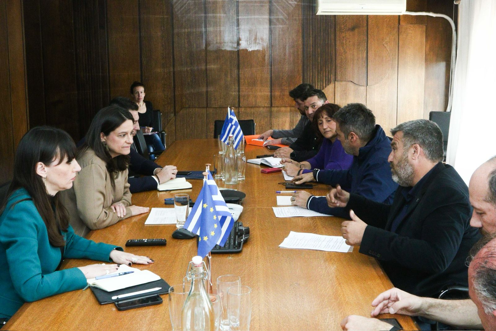 Δεν δεσμεύθηκεη Κεραμέως σε κανένα από τα αιτήματα της ΠΟΕ-ΟΤΑ - News ...